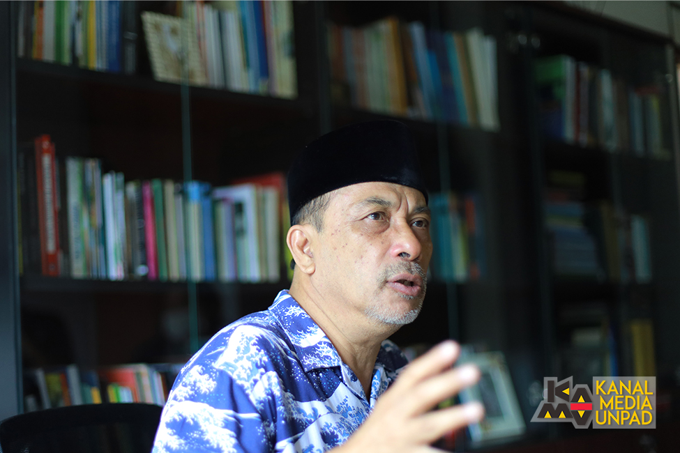 Belajar Produktif dari Prof. Deddy Mulyana, Guru Besar yang Hasilkan 53 ...